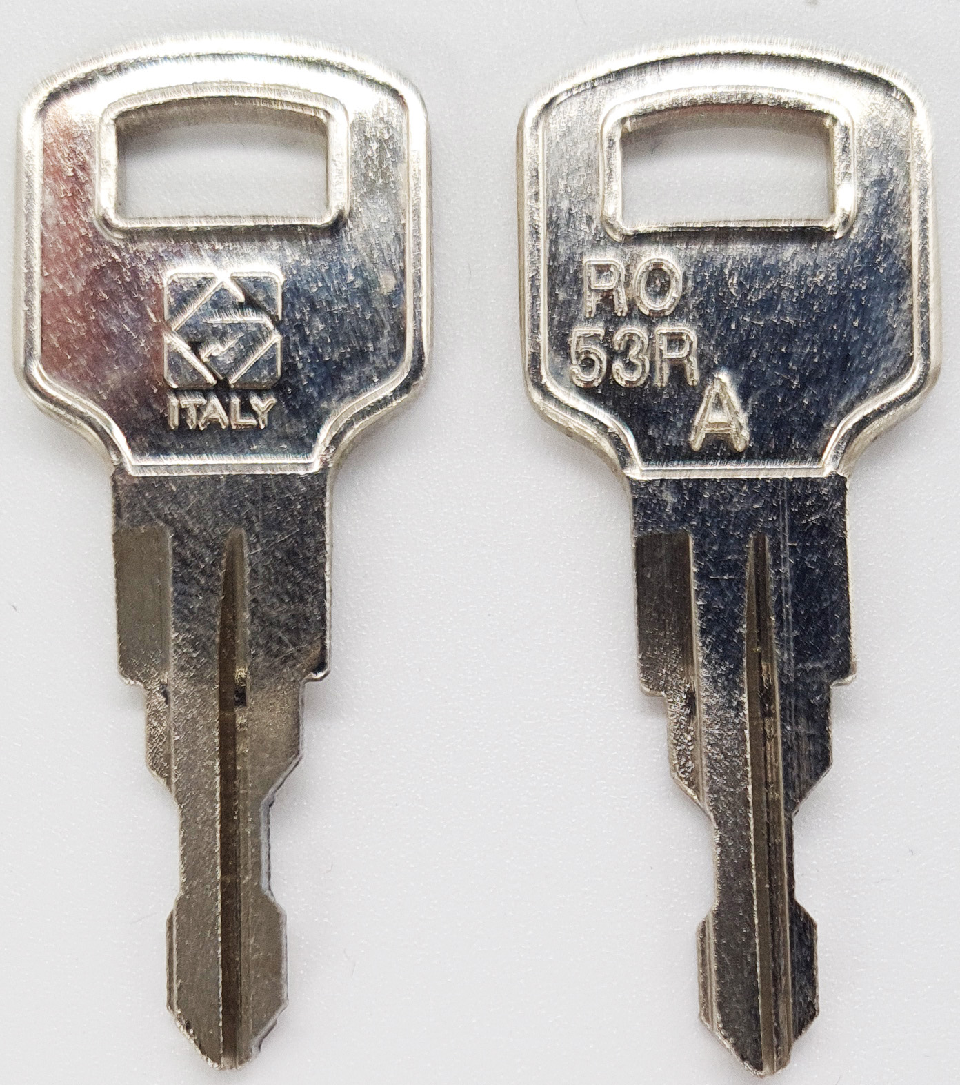 Replacement Ronis L055 Window key (A) from WebKeys - replacement key ...